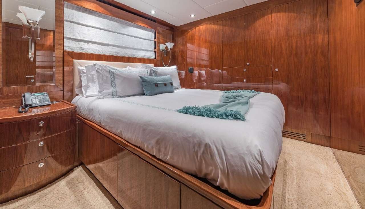 LADY DEENA II | 101' Hargrave | Motor Yacht Charter in the Bahamas