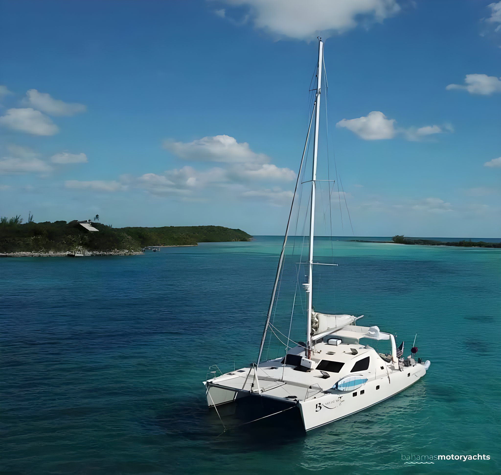 MAGIC BUS | 58' Simonis | Catamaran Charter in the Bahamas