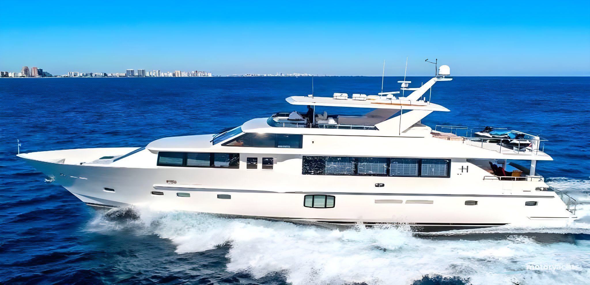 RISK TAKER | 105' Hargrave | Motor Yacht Charter in the Bahamas